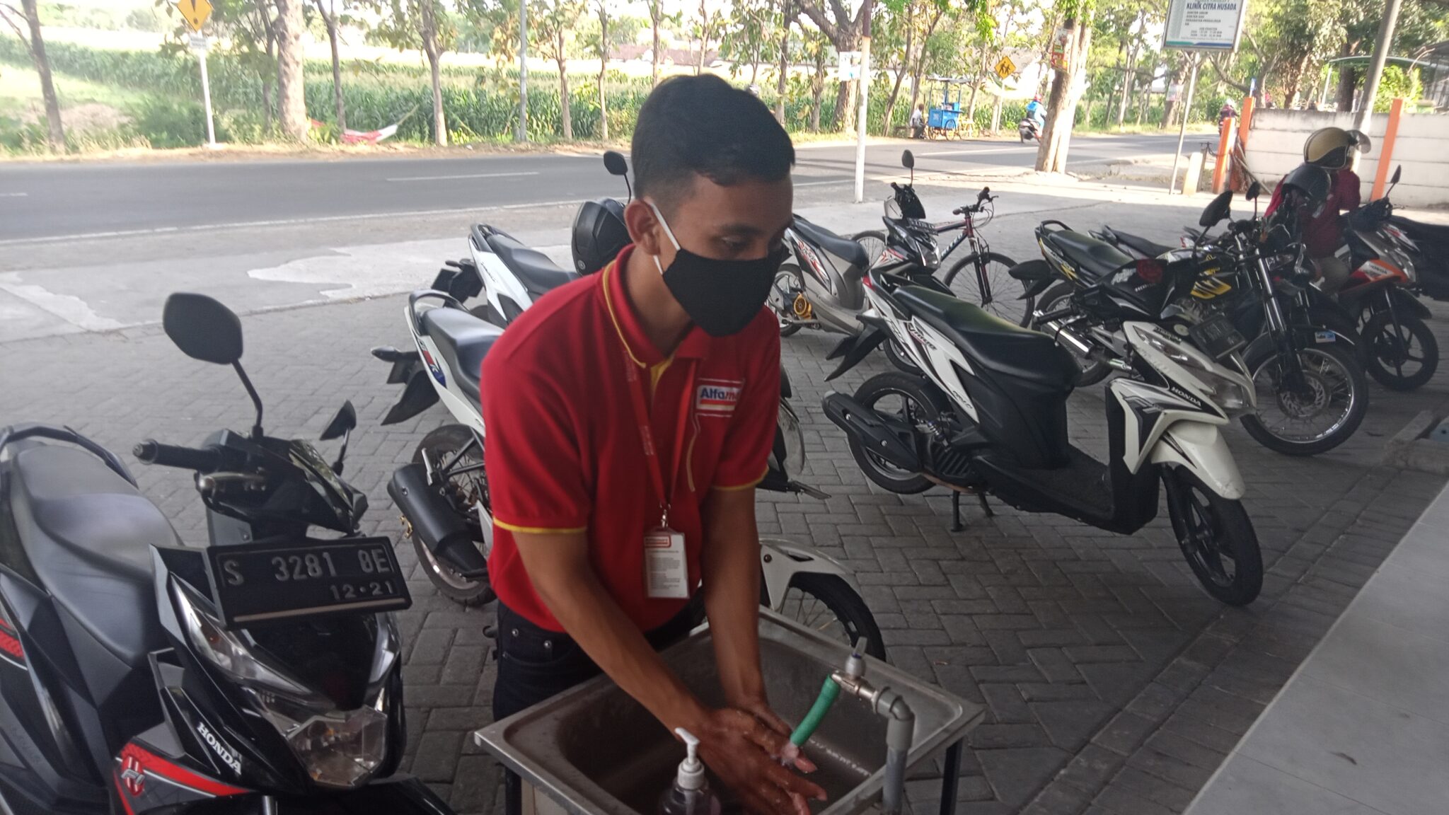 Toko Ritel Modern Terapkan Prokes 3M, Pembeli Wajib Mematuhi | Kabar ...