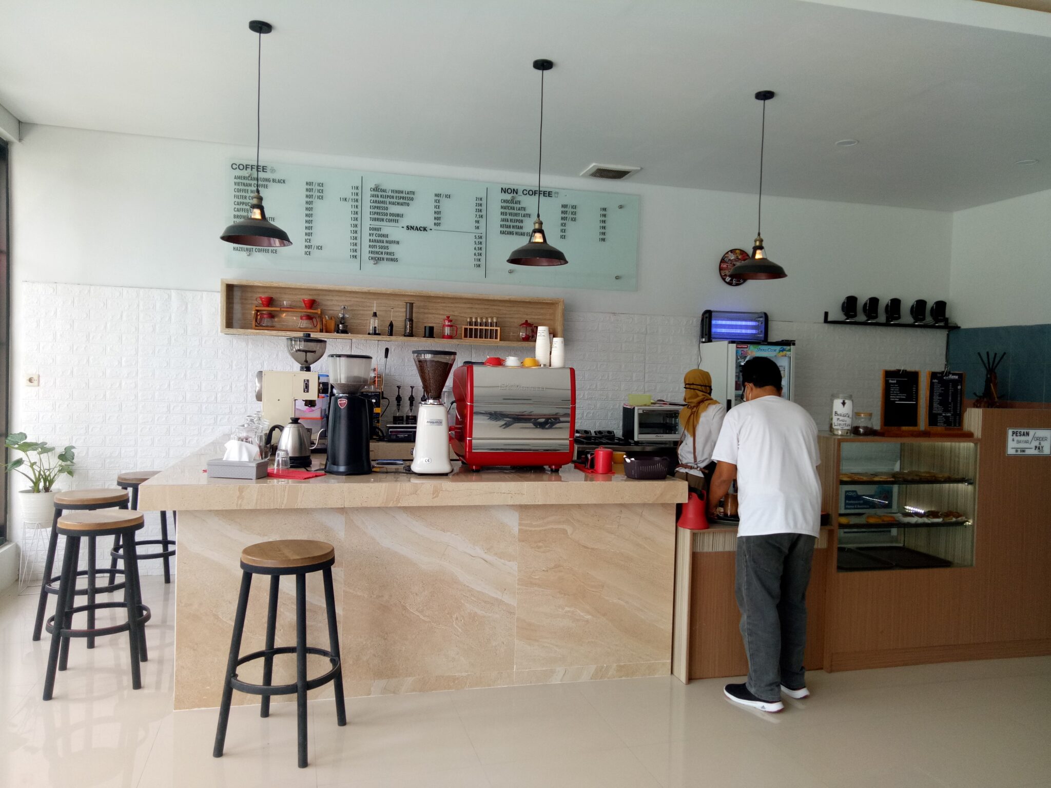 Menikmati Minuman Kafe Menu Rasa Lokal di Rashid Craft Jombang | Kabar ...