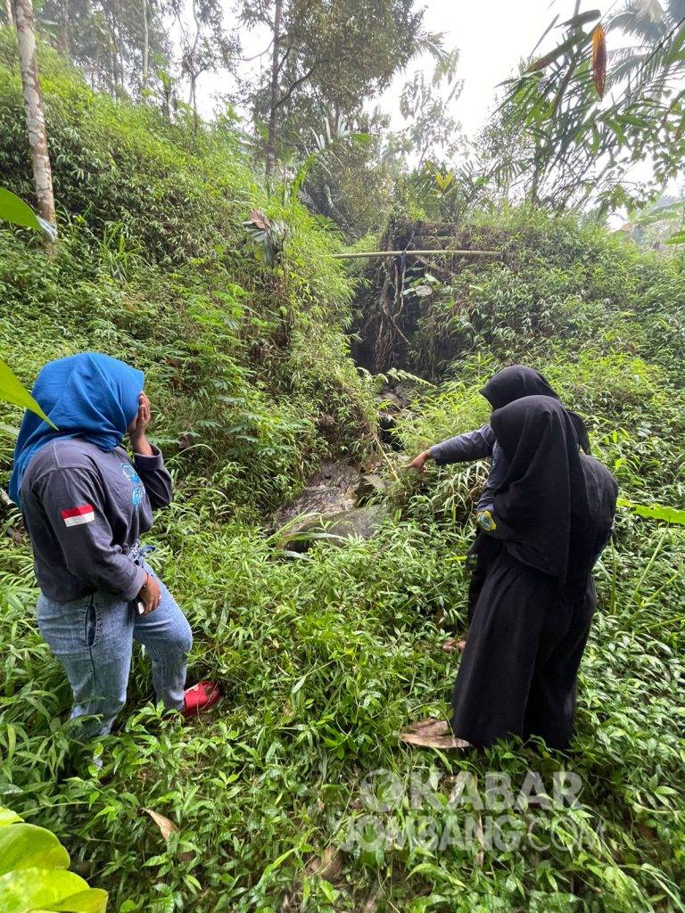 Tercemari Limbah Ternak, Sungai Gogor Wonosalam Jombang Berbau dan ...