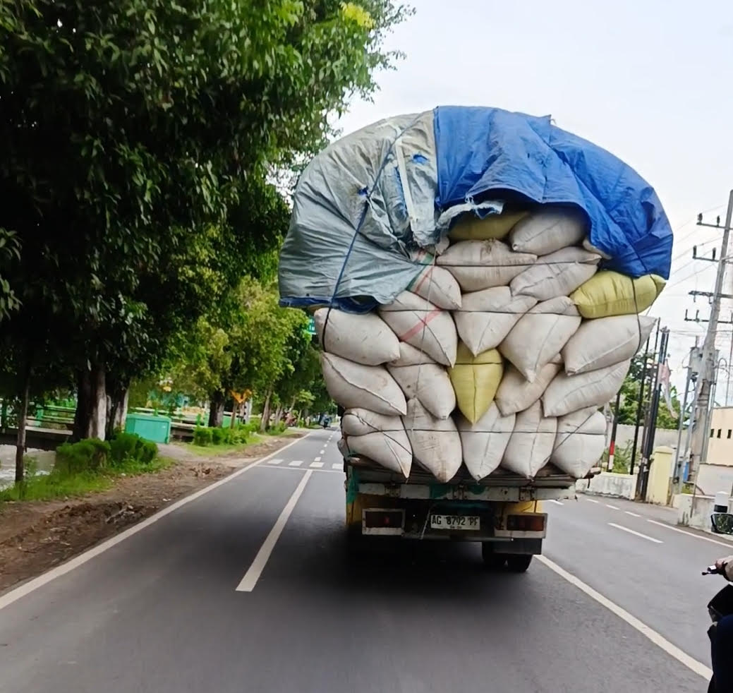 Diduga Truk ODOL Melintas di Jalur Tembelang–Ploso, Satlantas Jombang ...